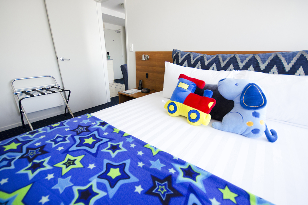 WIN 1 night + continental breakfast for 2 adults and 2 children in a ...